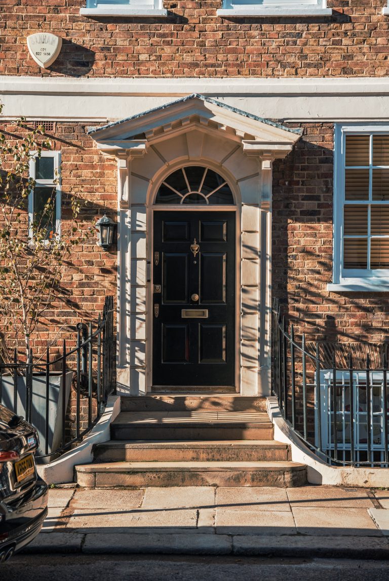 Georgian style doors: A timeless classic - Climadoor